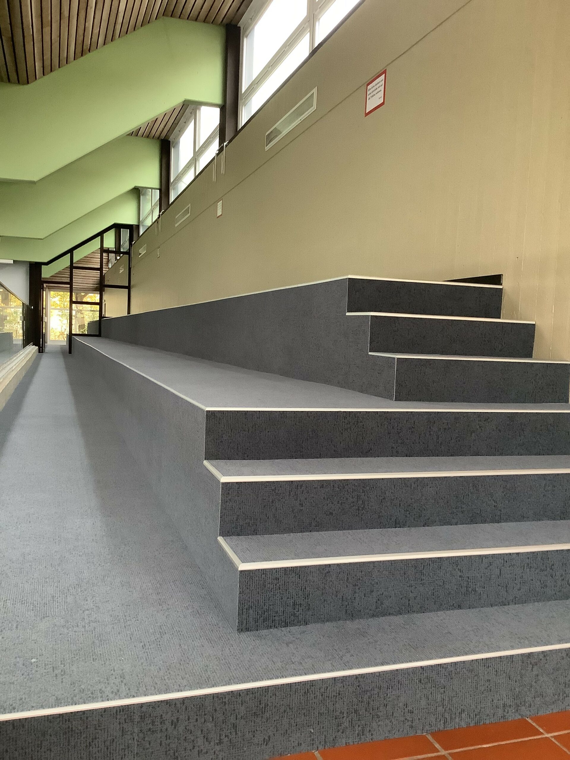 Tribüne erneuert – Gemeinde Seukendorf